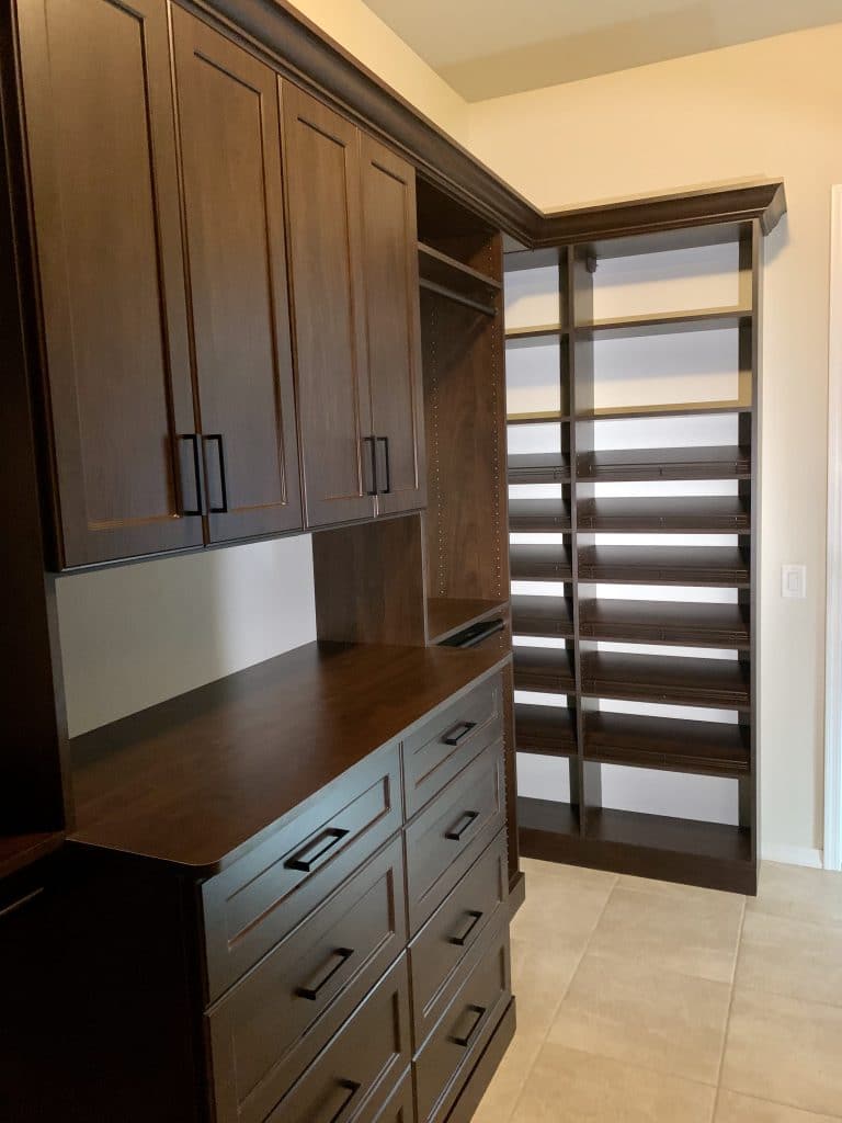 COCOA DOUBLE HUTCH WITH CROWN MOLDING | Austin-Morgan Closets